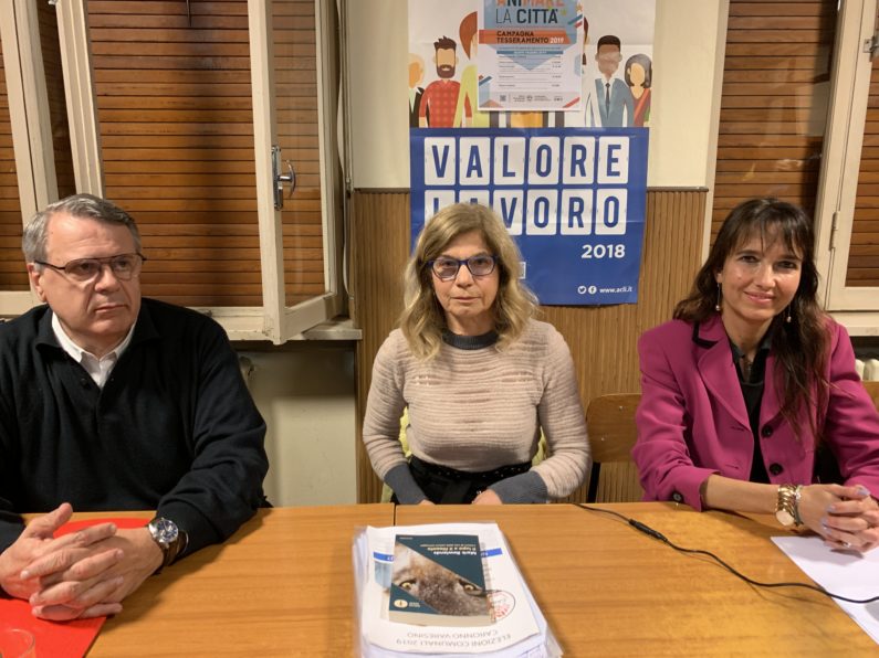 Faccia a faccia tra i tre candidati, tutto esaurito al circolo Acli ... Faccia a faccia tra i tre candidati, tutto esaurito al circolo Acli ...
